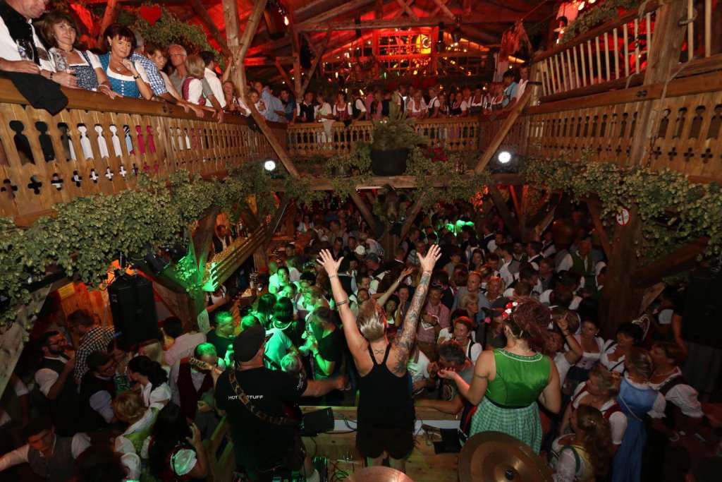 Herbstfest Rosenheim - Die Tatzlwurm-Almhütte